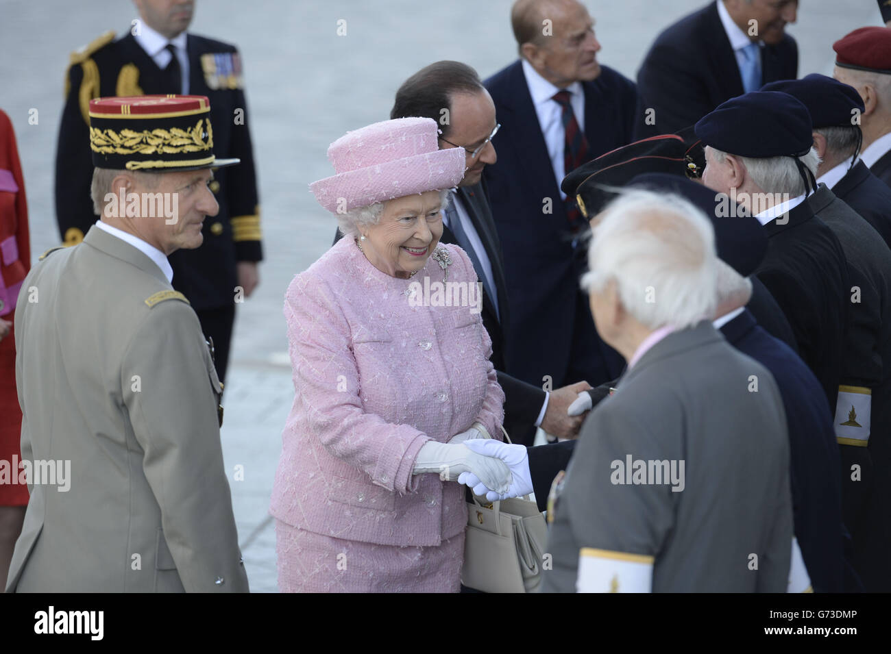 Queen Elizabeth Ii At The Arc De Triomphe High Resolution Stock ...