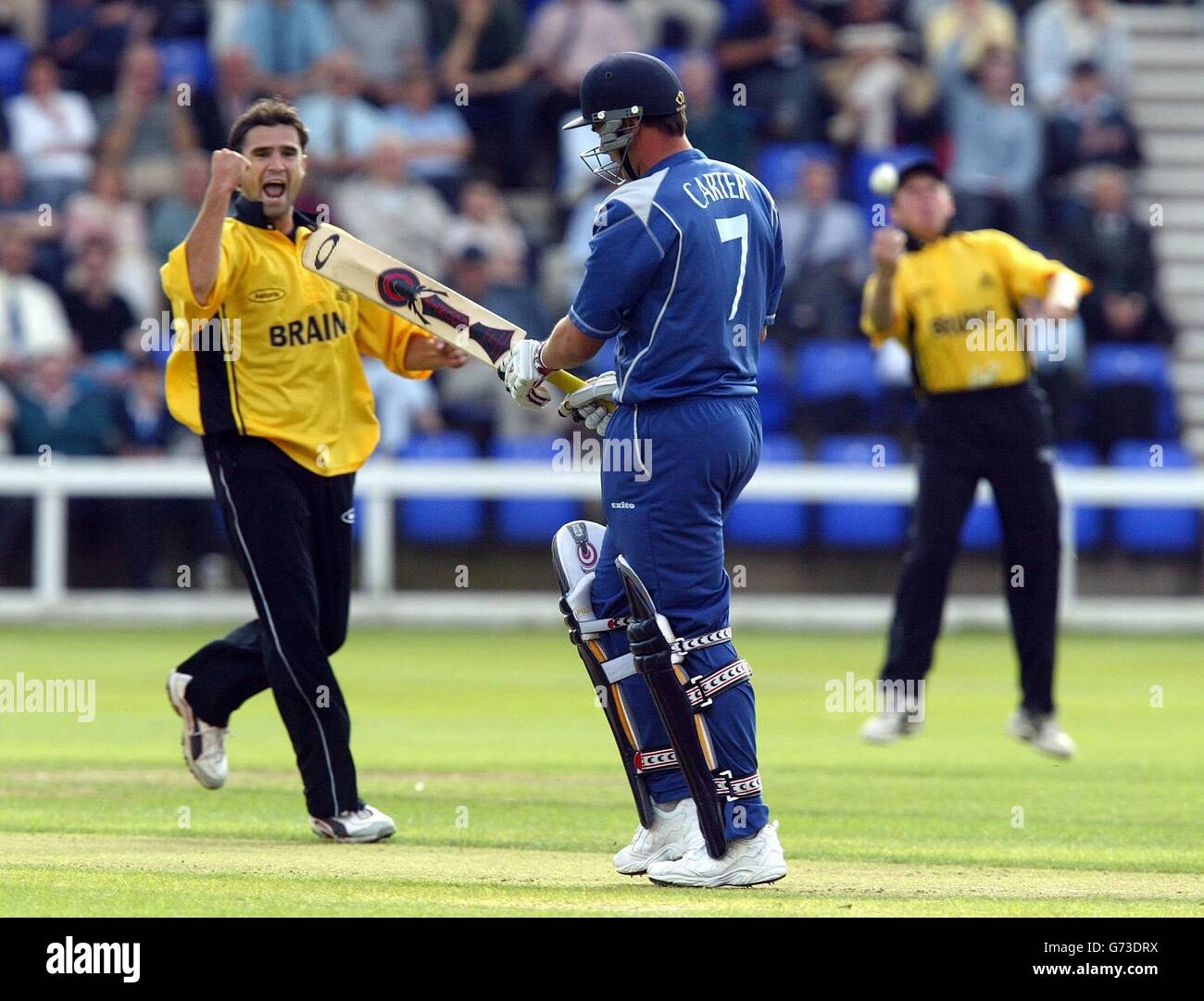 Sport cricket celebrating robert croft hi-res stock photography and ...