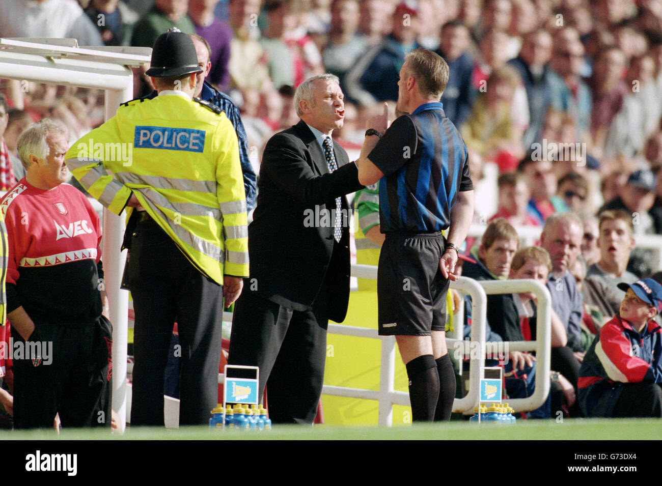 Sunderland manager Peter Reid argues with the referee Paul Danson Stock ...