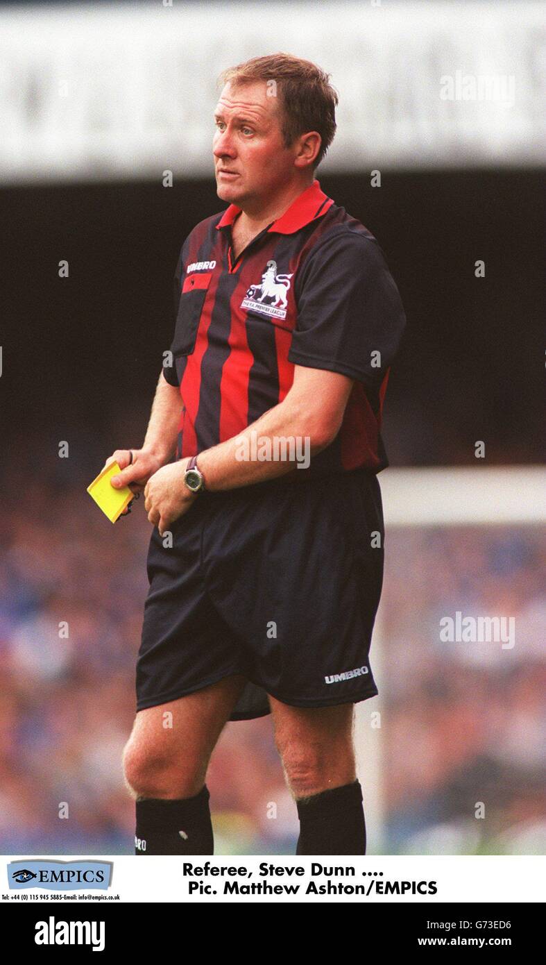 Referee Steve Dunn High Resolution Stock Photography and Images - Alamy