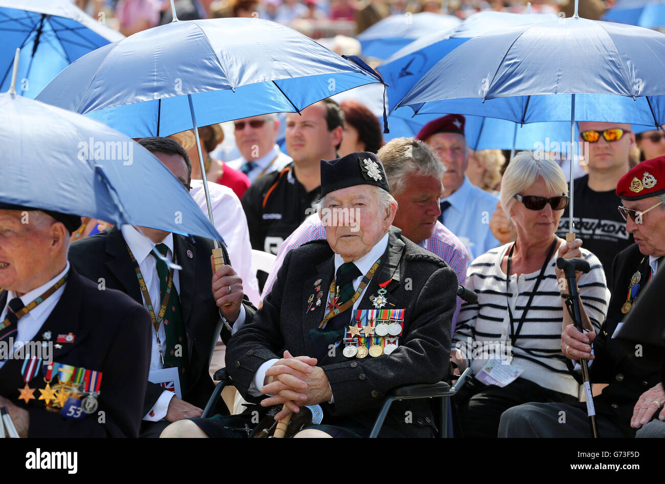 Normandy veterans take hi-res stock photography and images - Alamy