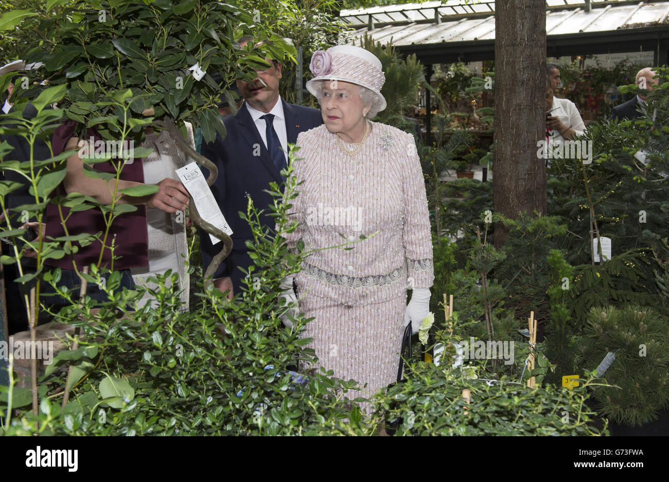 Queen elizabeth ii visit flower market marche aux fleurs hi-res stock ...
