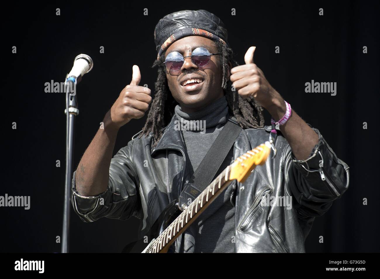 Blood orange singer hi-res stock photography and images - Alamy