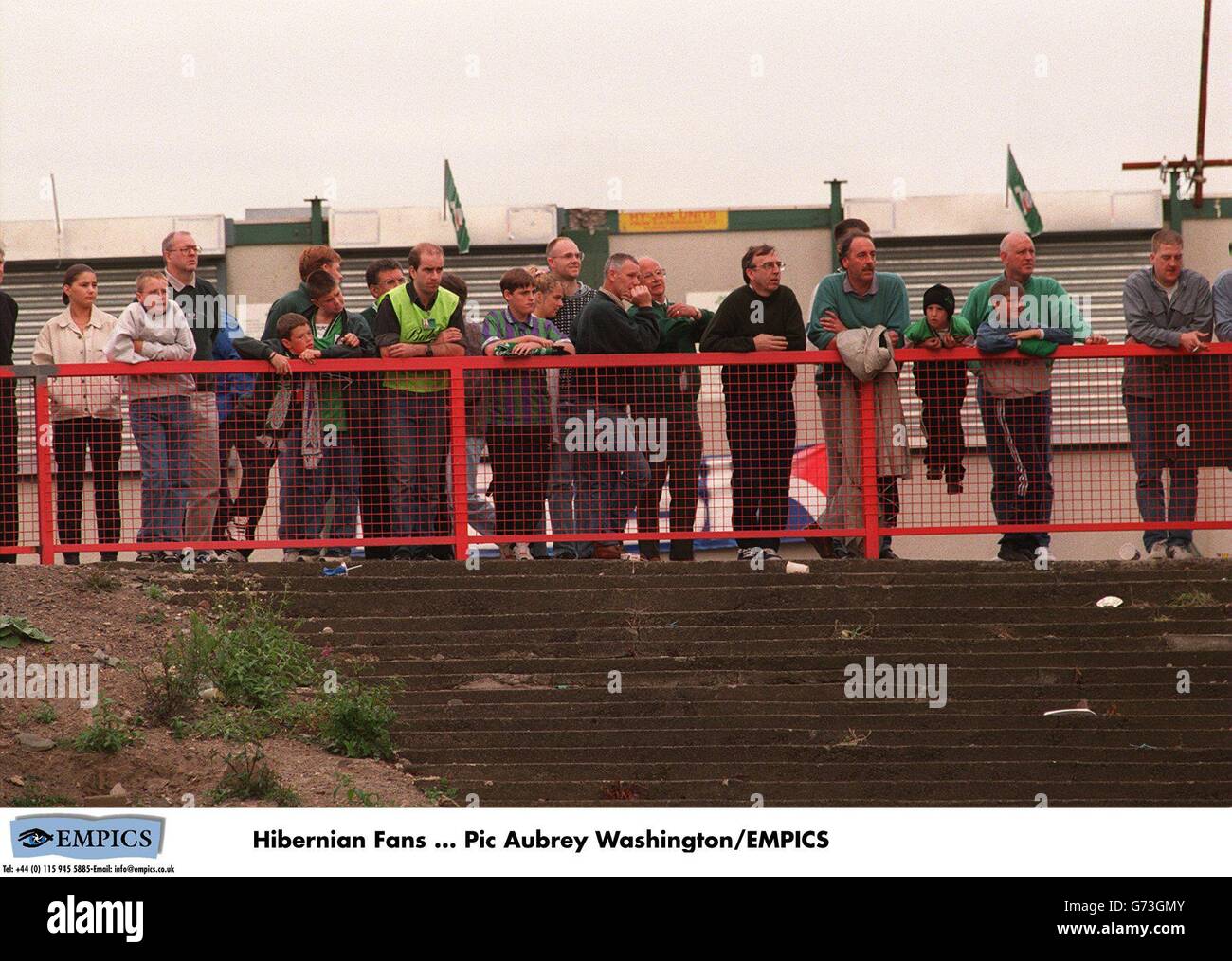 Bells premier league soccer hibernian fc v raith rovers fc hi-res stock ...