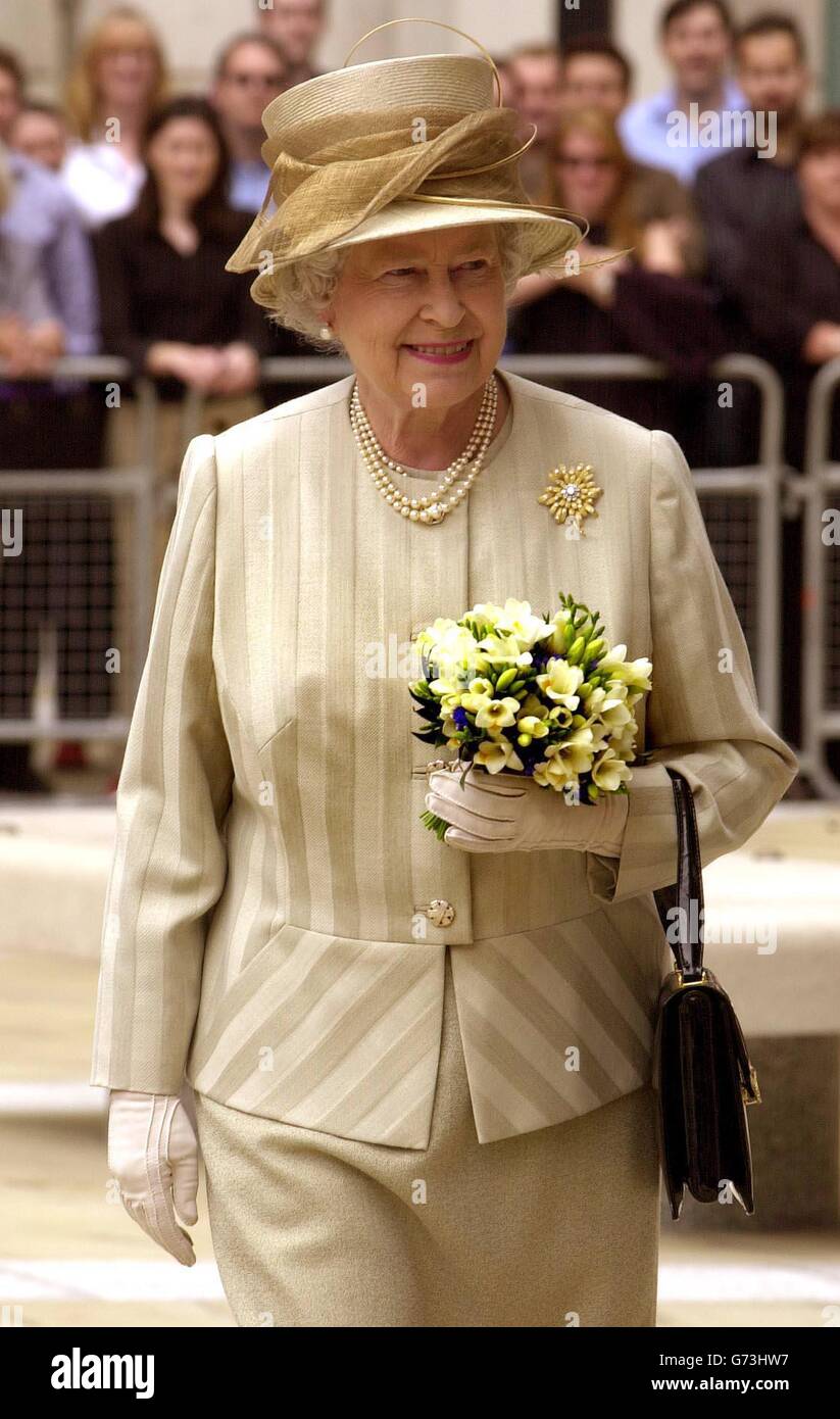 Royal seal of elizabeth ii hi-res stock photography and images - Alamy