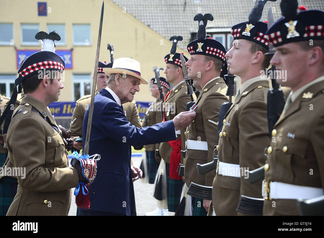 The Duke of Edinburgh presents Operational Service medals to the 4th ...