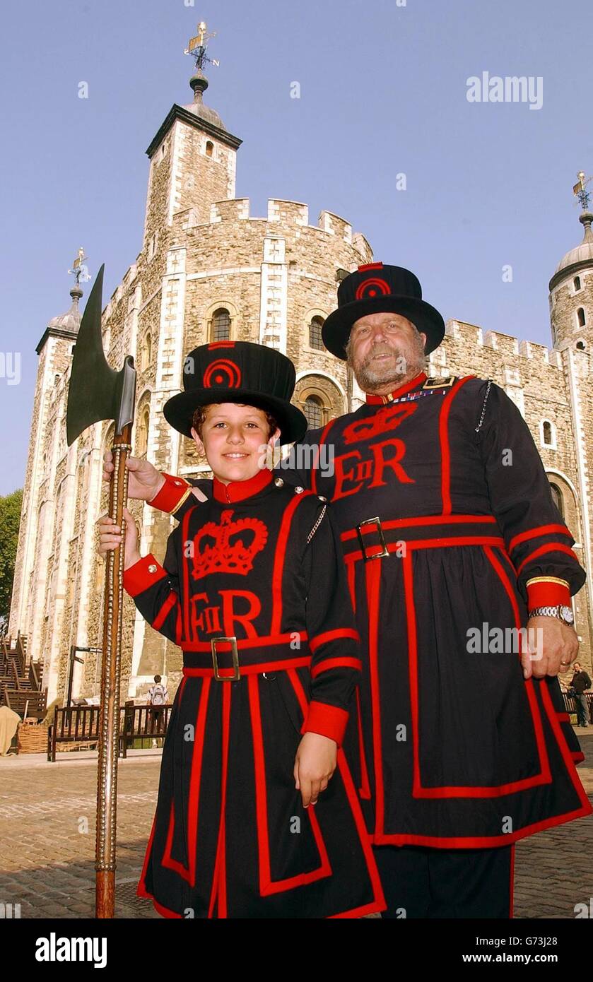Arrived early to try on his beefeater uniform hi-res stock photography ...