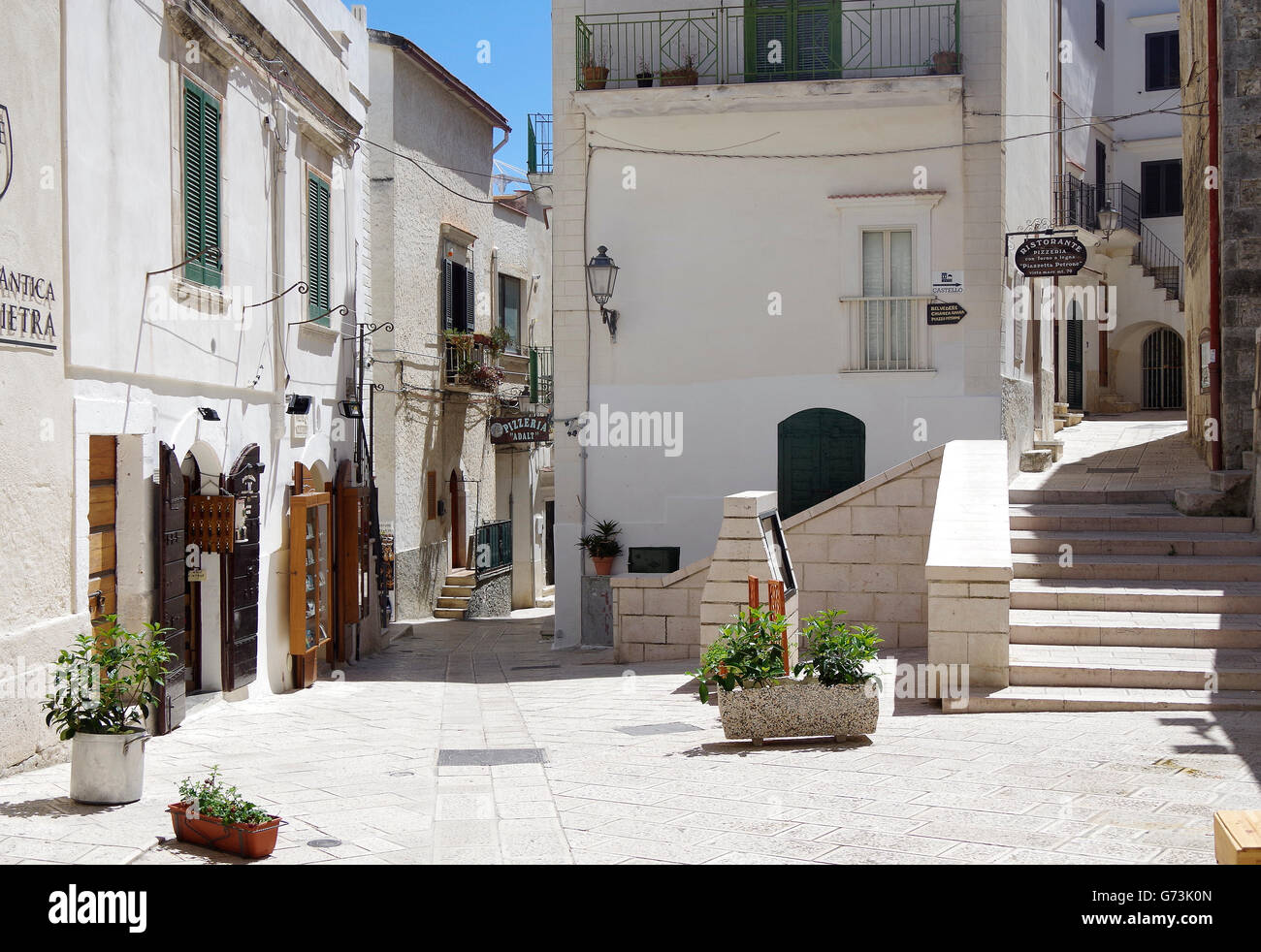 Vieste, Puglia, Italy, street in medieval old town Stock Photo - Alamy