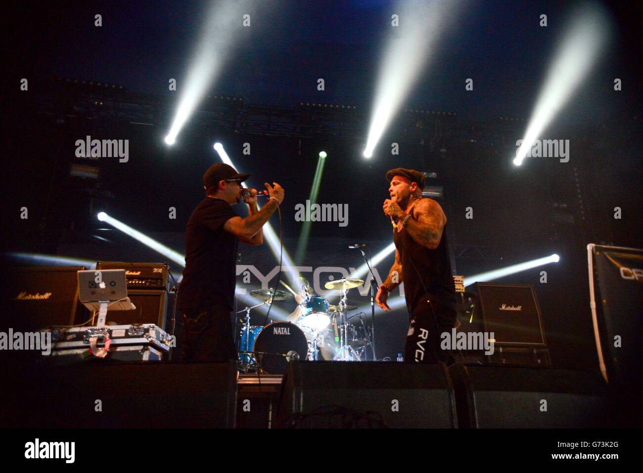 Seth 'Shifty Shellshock' Binzer and Bret 'Epic' Mazur (left) of ...