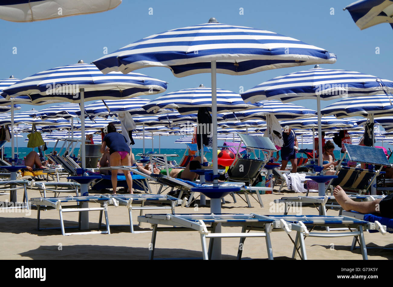Beach umbrellas italy hi-res stock photography and images - Alamy