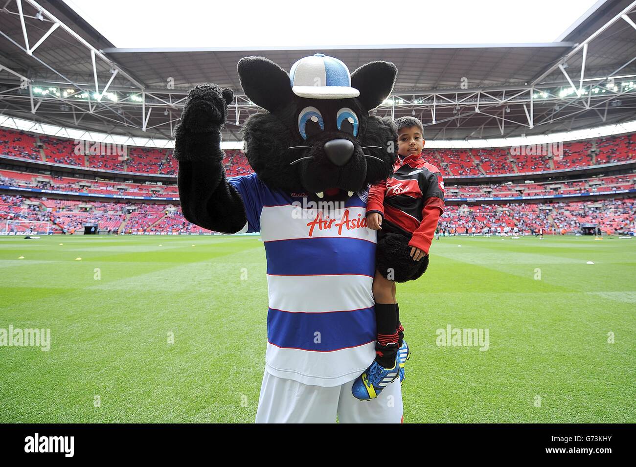 Wembley matchday hi-res stock photography and images - Alamy