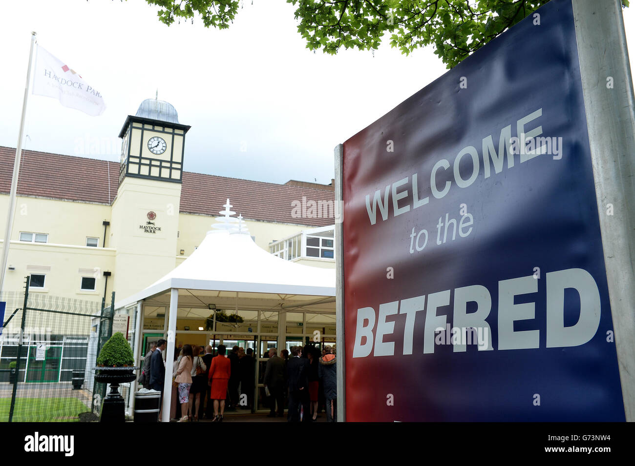 Horse racing betfred temple stakes raceday haydock park racecourse hi ...