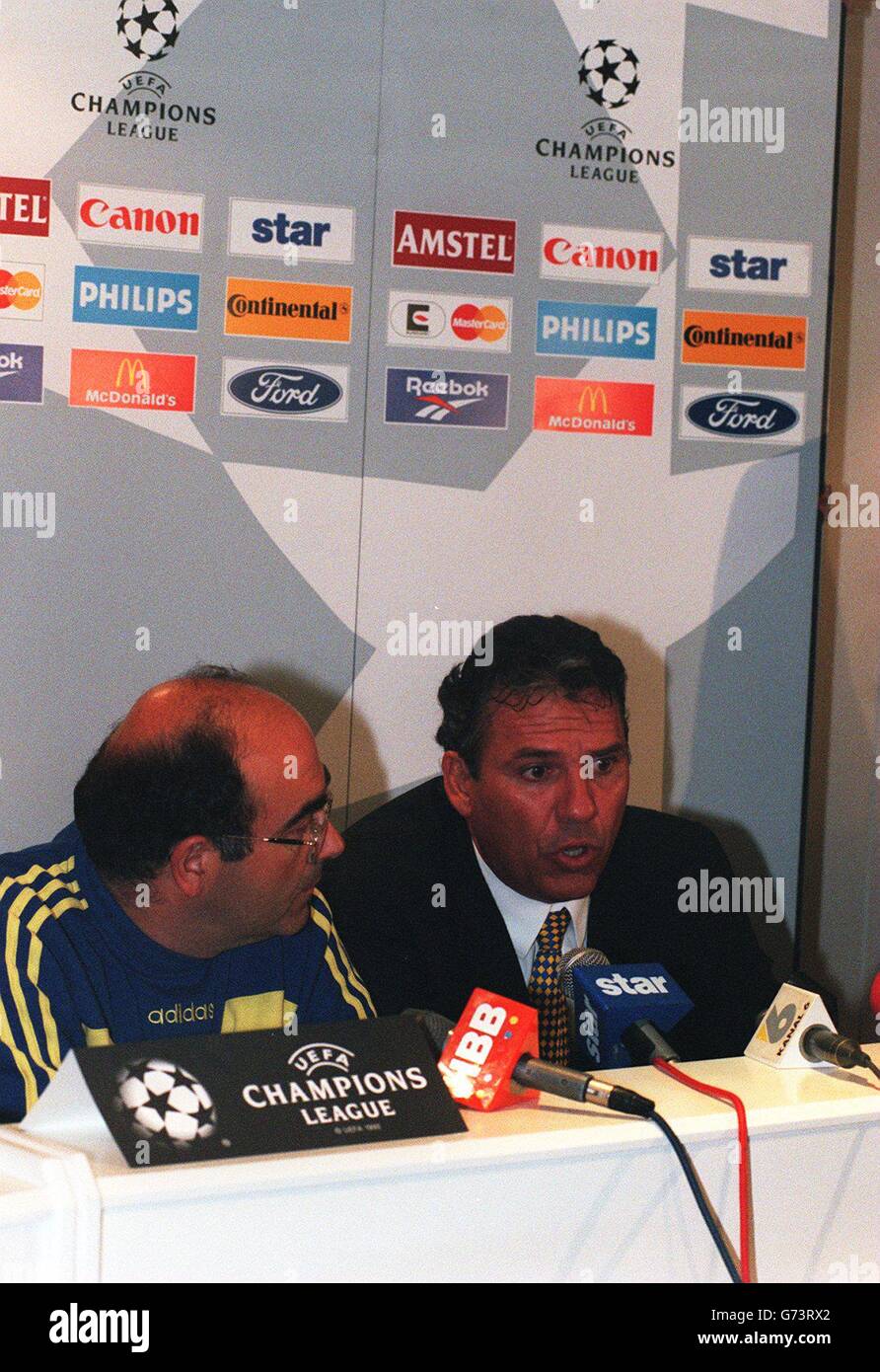 Media interview signage hi-res stock photography and images - Alamy