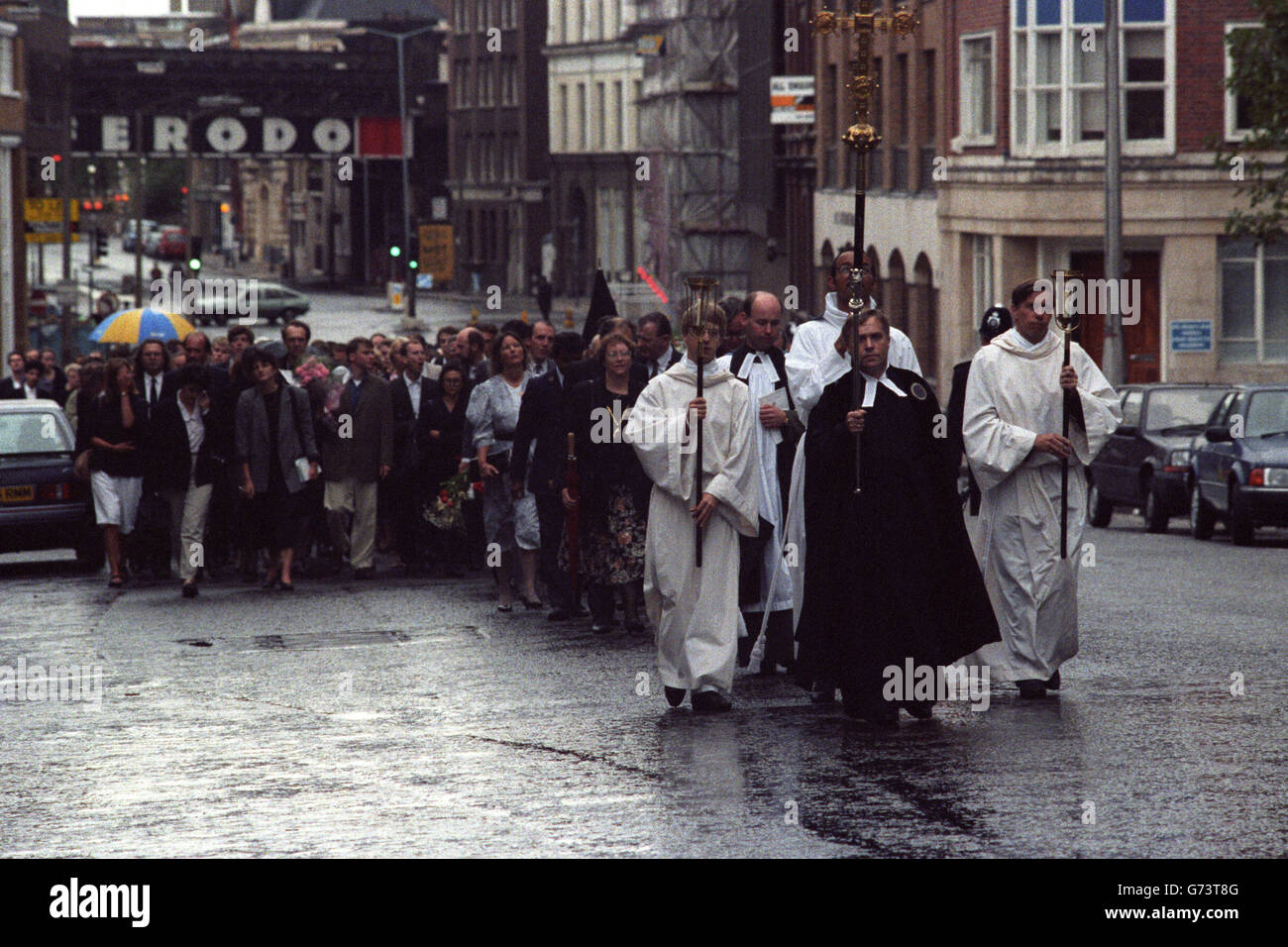 Southwark cathedral marchioness memorial hi-res stock photography and ...