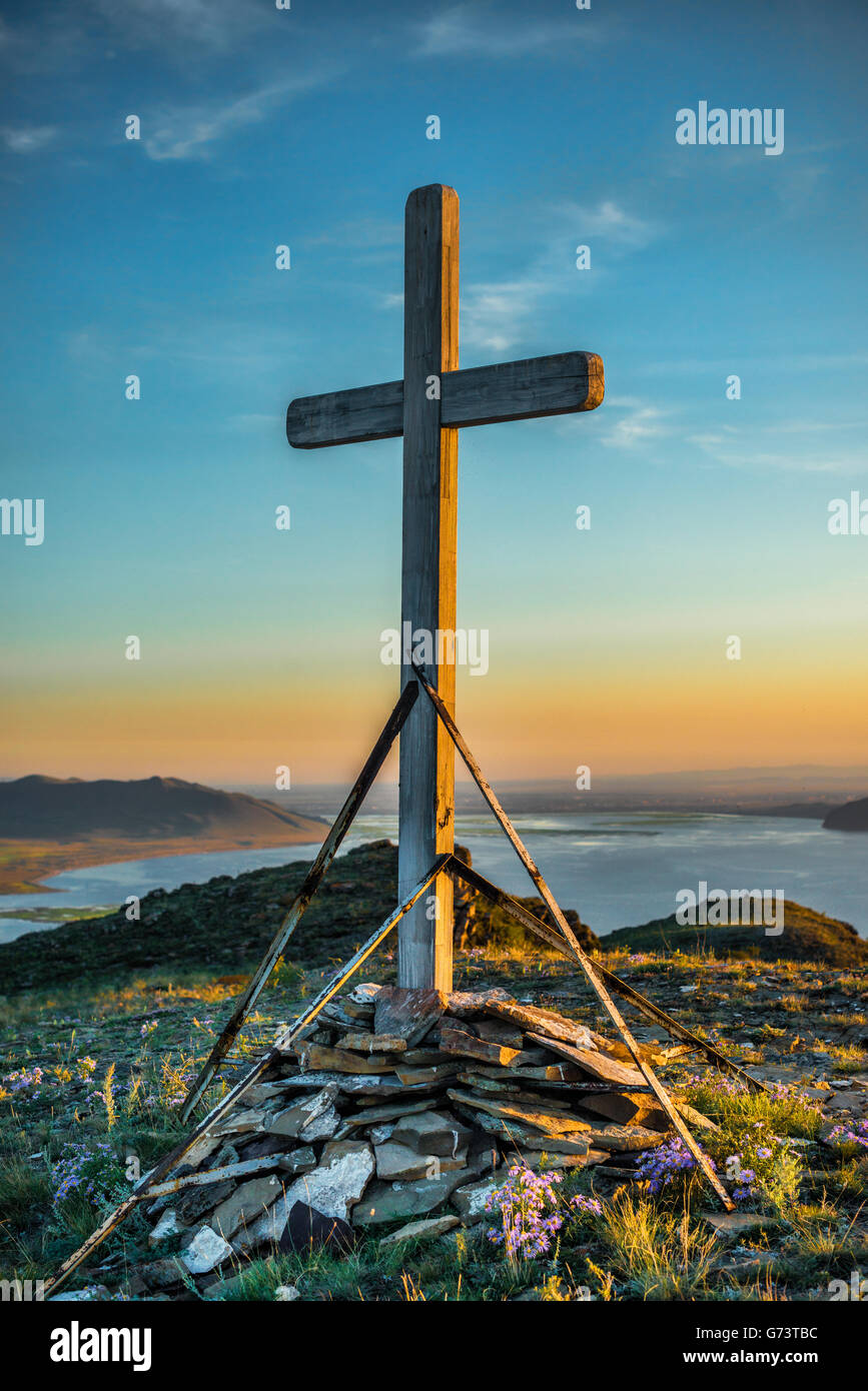 Christian wooden cross on hill Stock Photo - Alamy