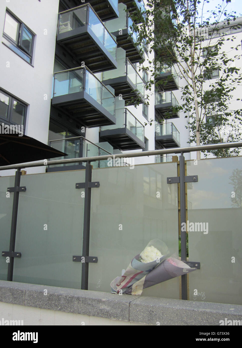 Teenagers killed in balcony fall Stock Photo - Alamy