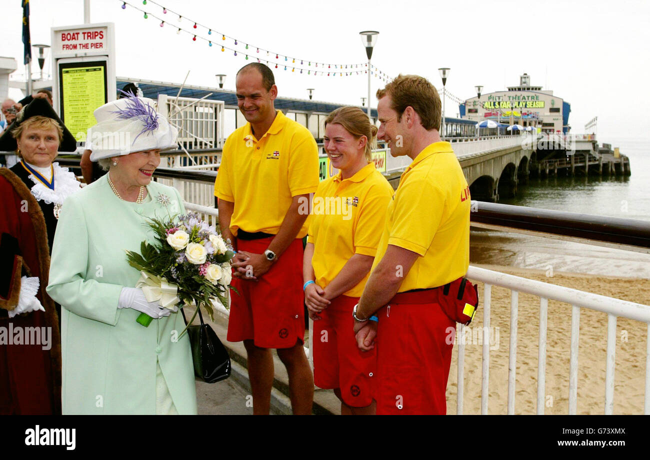 British Royalty - Queen Elizabeth II - Bournemouth - 2004 Stock Photo ...