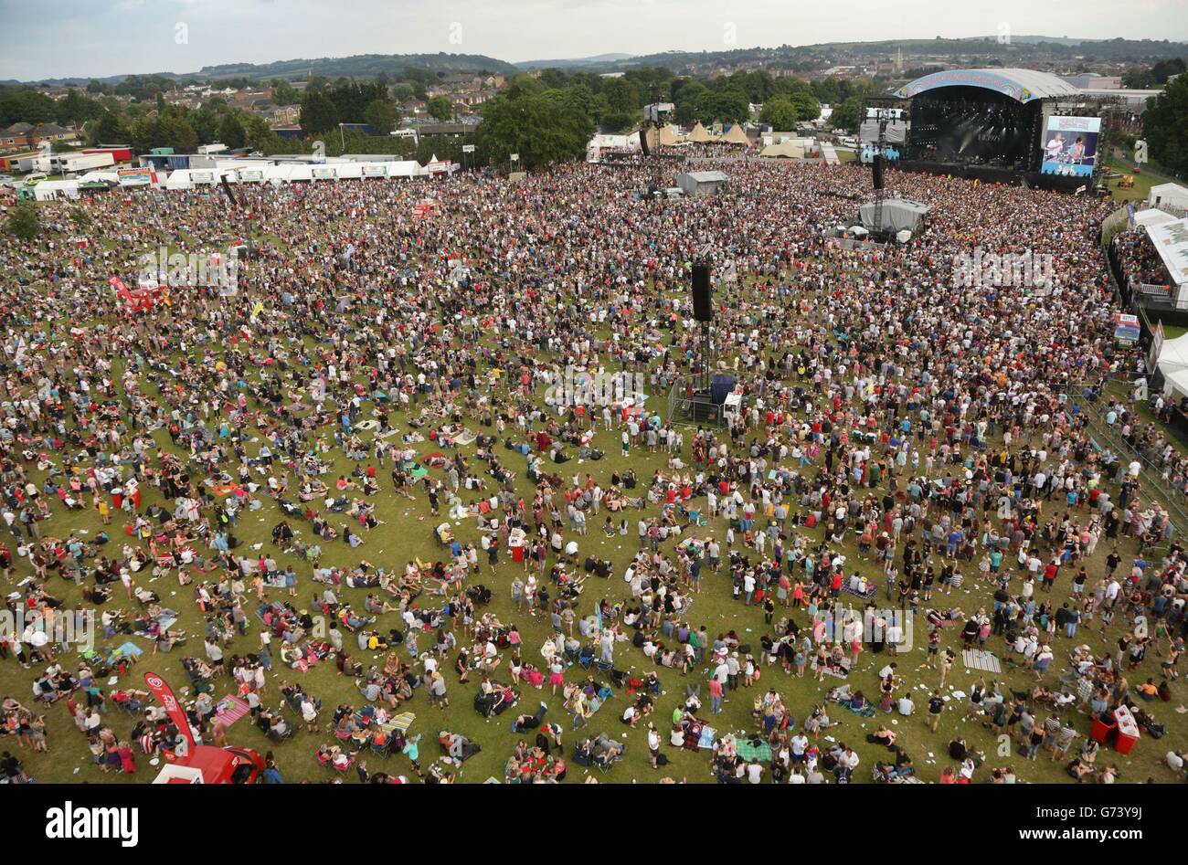 The crowd in front main stage isle wight festival hi-res stock ...