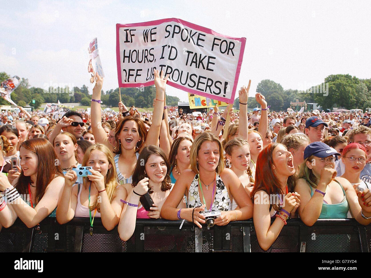 Crowds fox fm party in park hi-res stock photography and images - Alamy