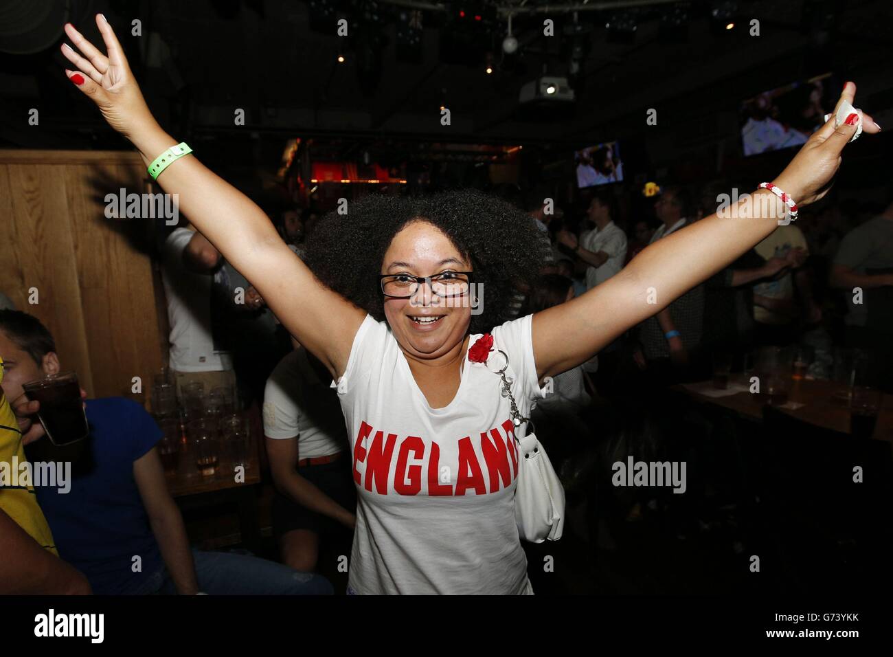 Supporters in the Walkabout Temple, Temple Place in central London ...