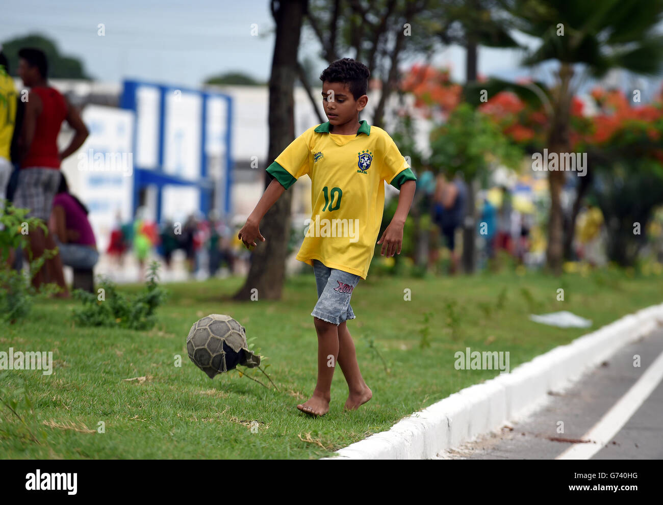Brazil kids playing football hi-res stock photography and images - Alamy