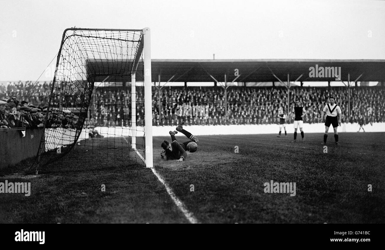 First minute Black and White Stock Photos & Images - Alamy