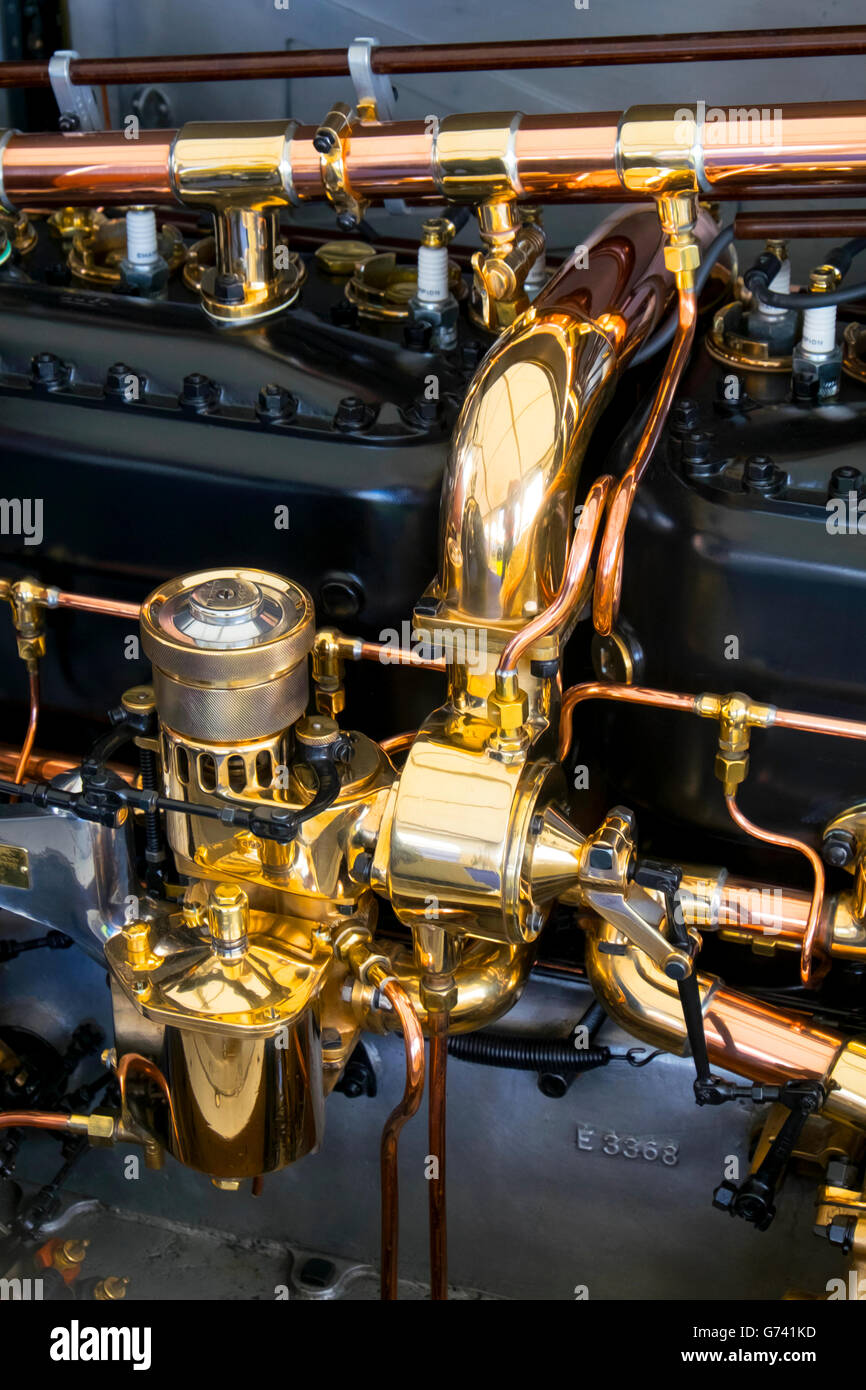 Classic car engine valves hi-res stock photography and images - Alamy