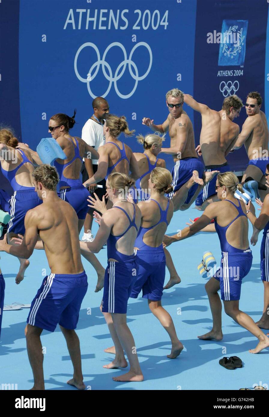 Gb swimming team athens olympics 2004 hi-res stock photography and ...