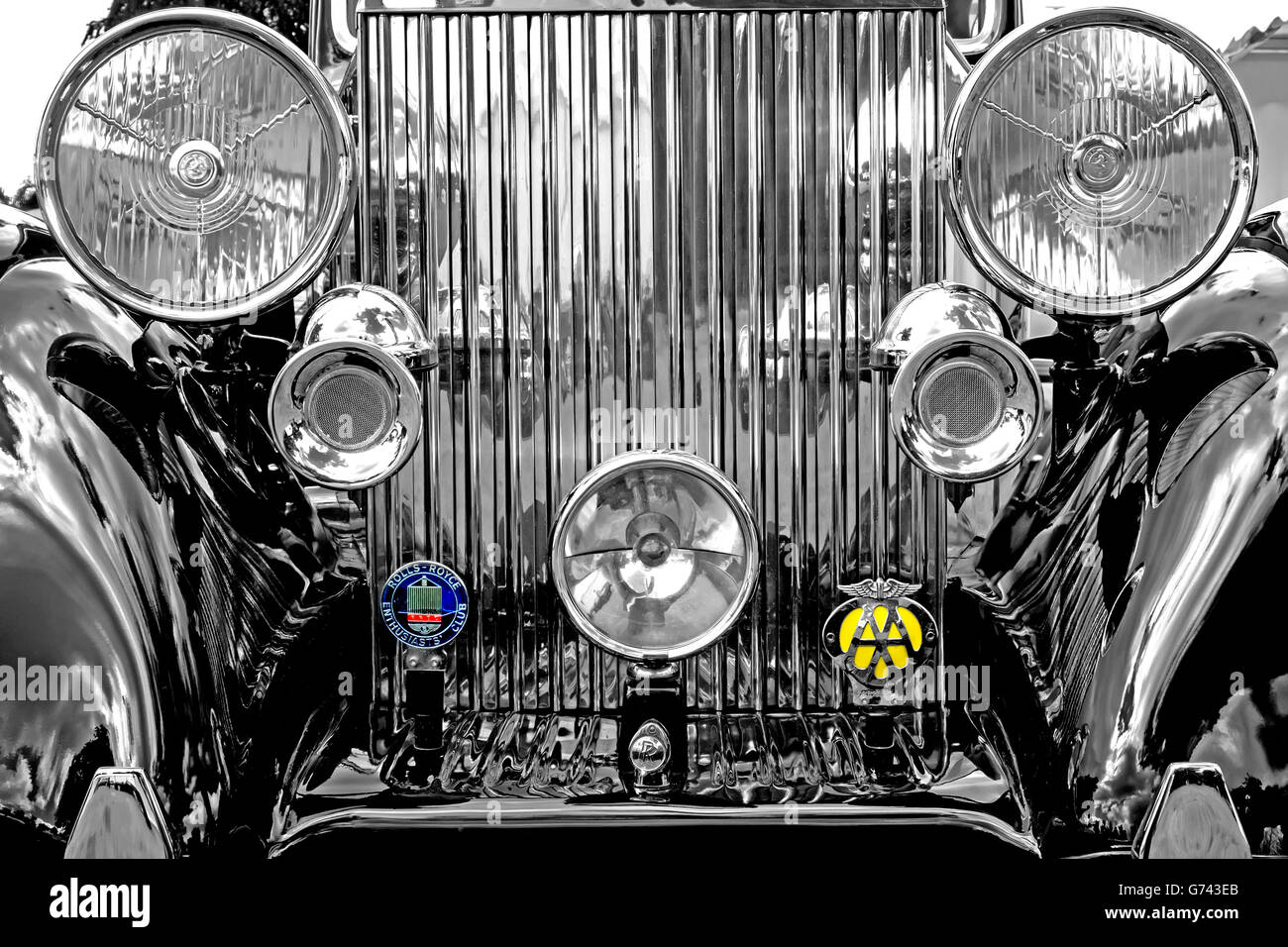 Front view of a classic Rolls Royce Stock Photo - Alamy