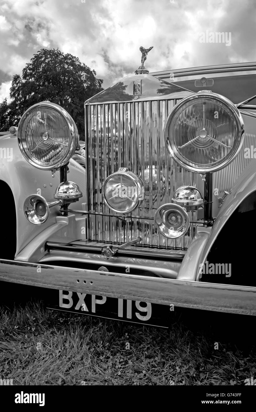 Front view of a classic Rolls Royce Stock Photo - Alamy