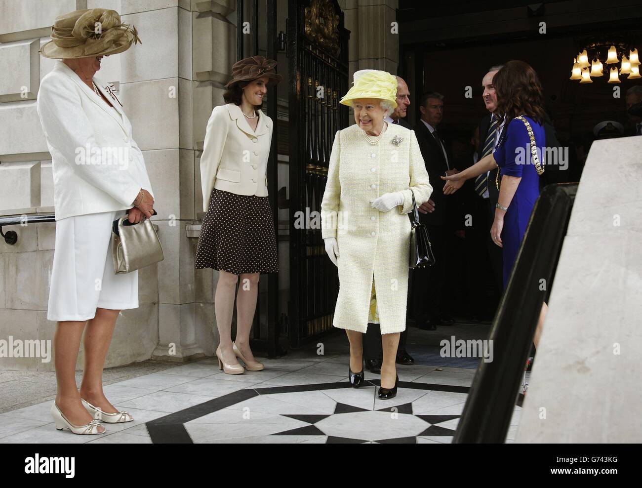 Queen elizabeth ii belfast city hall hi-res stock photography and ...