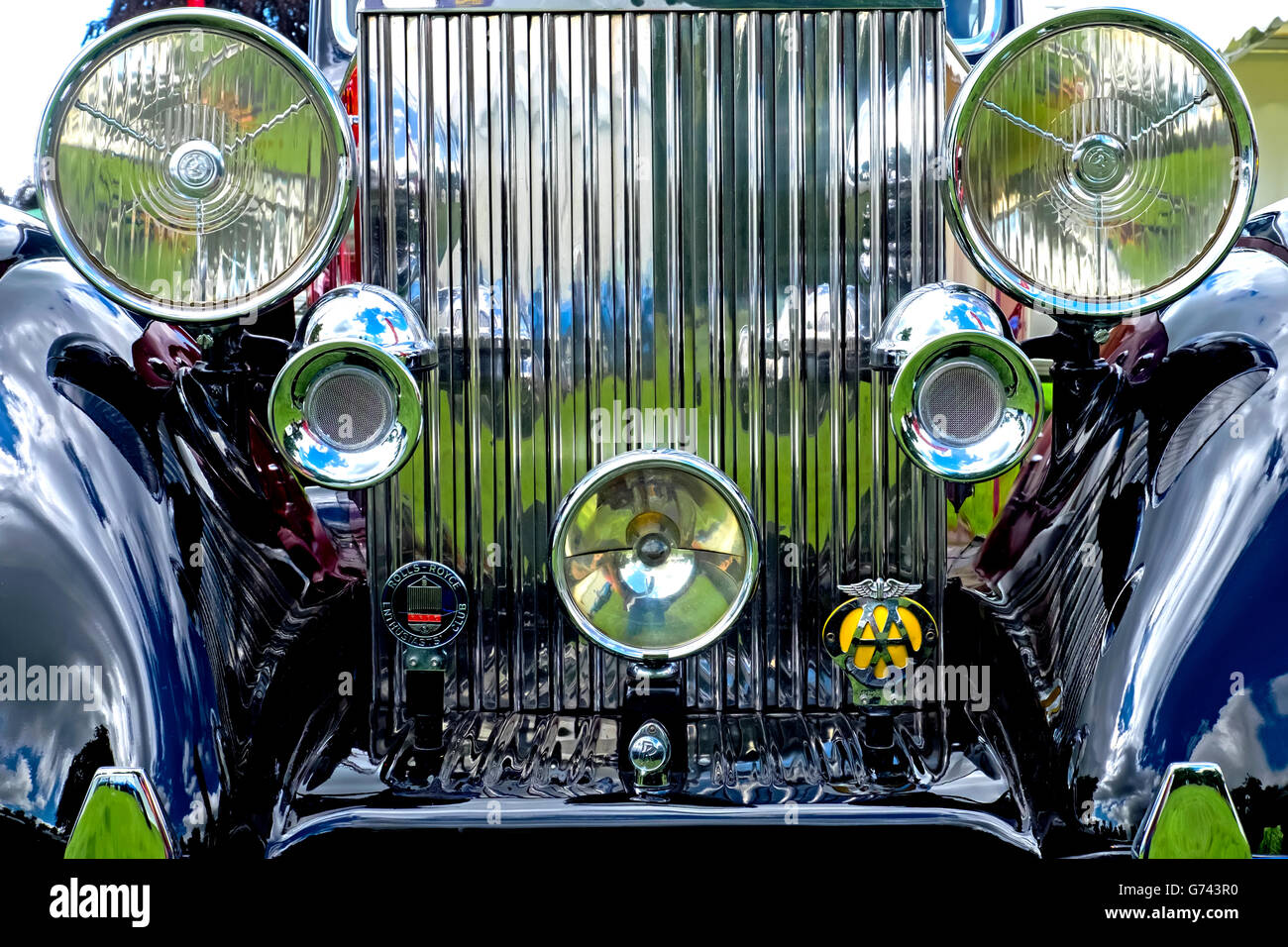 Front view of a classic Rolls Royce Stock Photo - Alamy