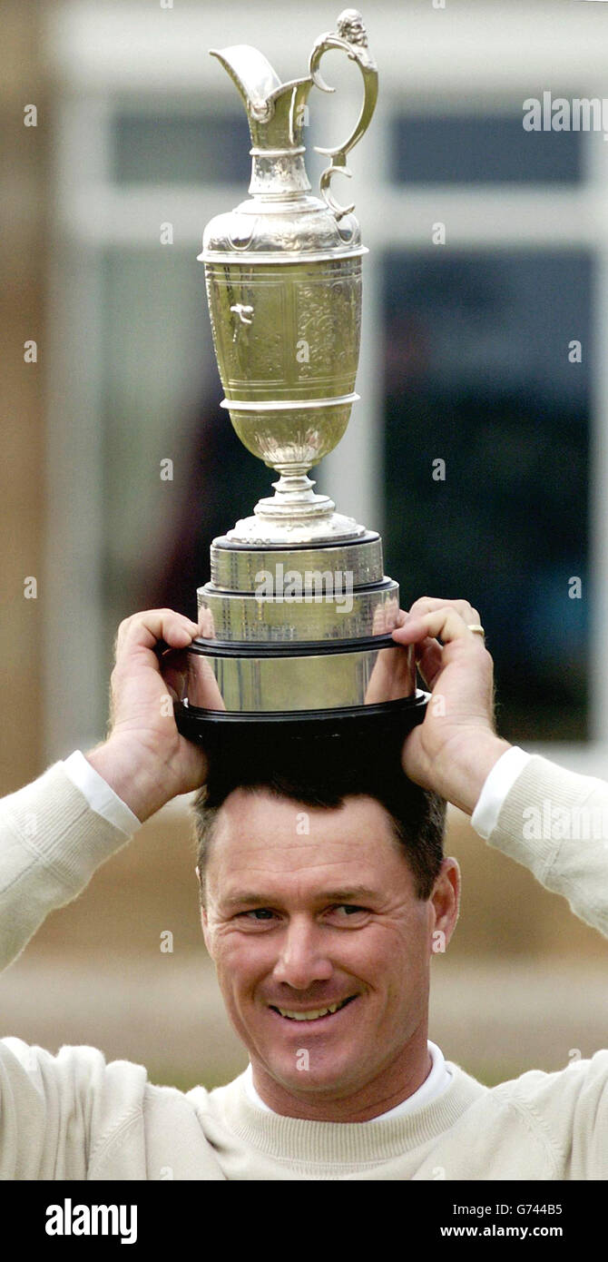 Golf open2004 action celebrating trophy todd hamilton hi-res stock ...