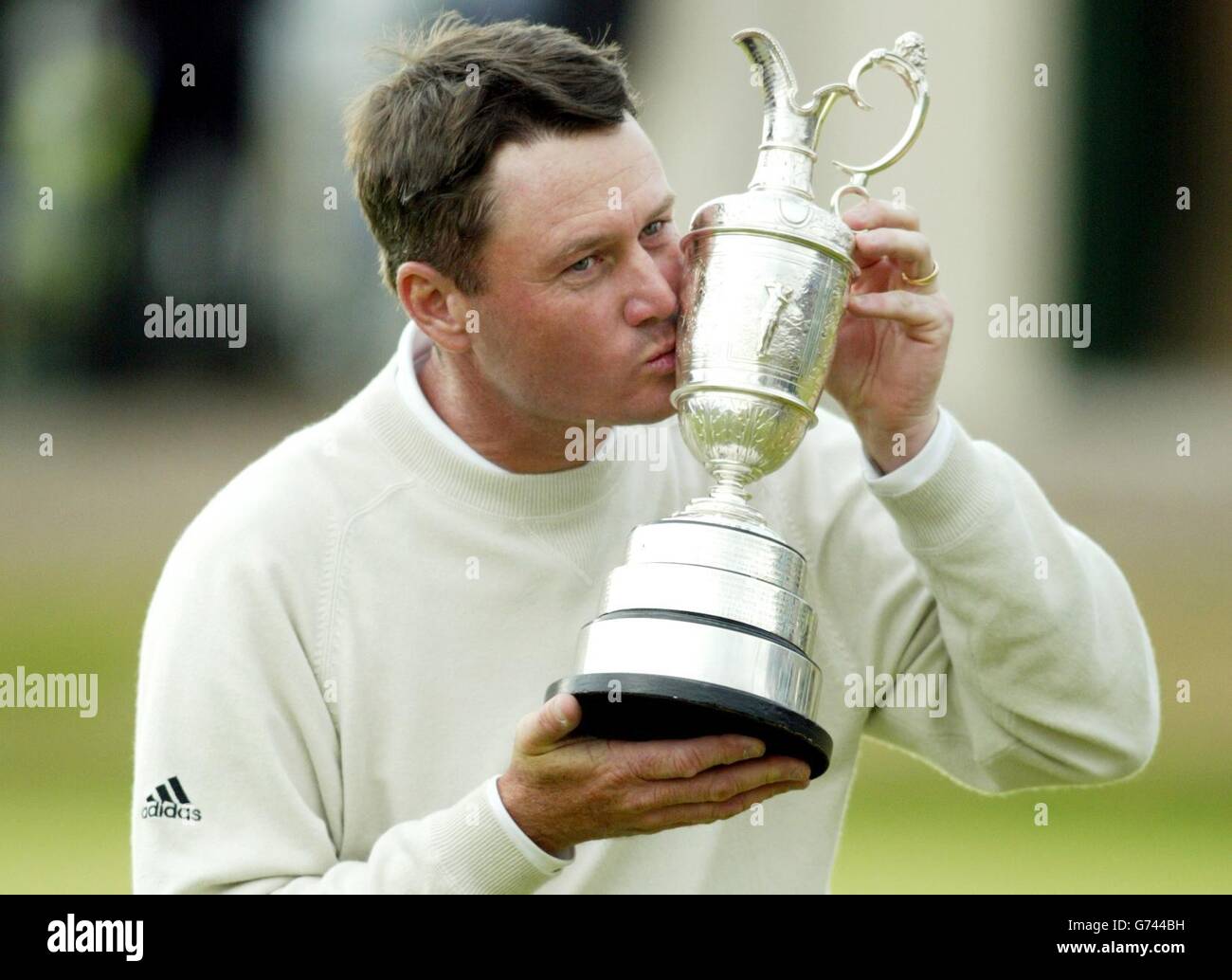 Golf open2004 action celebrating trophy todd hamilton hi-res stock ...