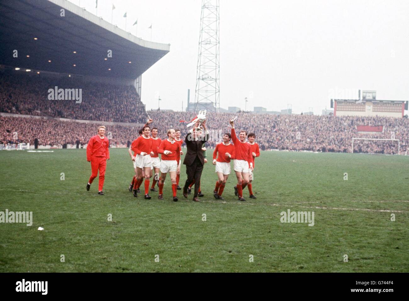 Alex stepney manchester united hi-res stock photography and images - Alamy
