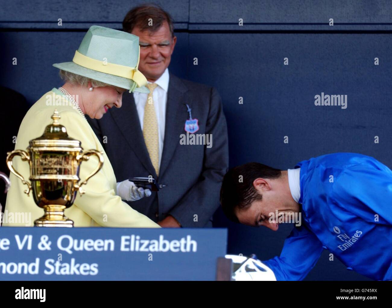 Bowing to the queen hi-res stock photography and images - Alamy