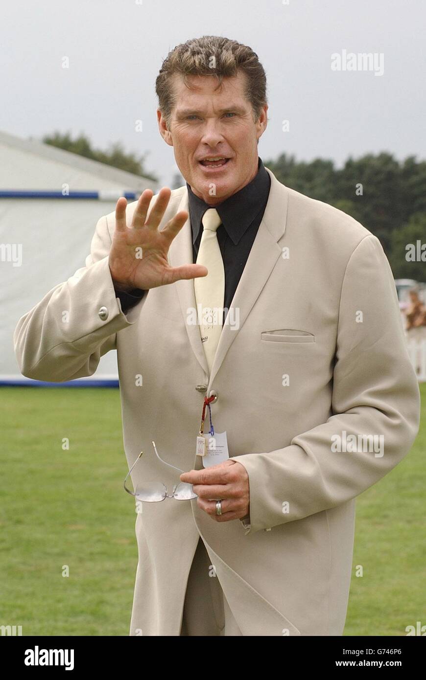 Celebrity actor waving showbiz social david hasselhoff hi-res stock ...