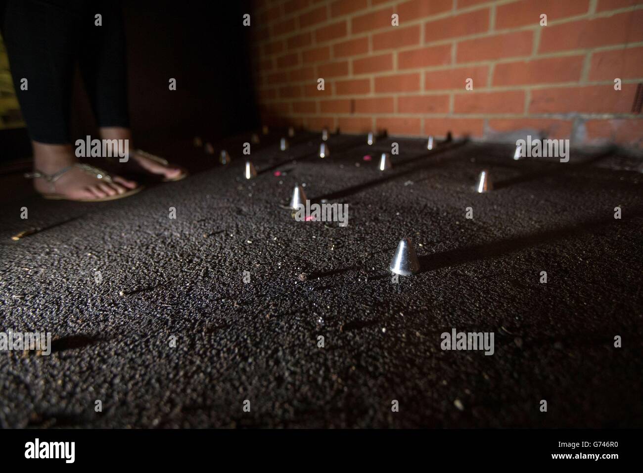 Metal spikes hi-res stock photography and images - Alamy