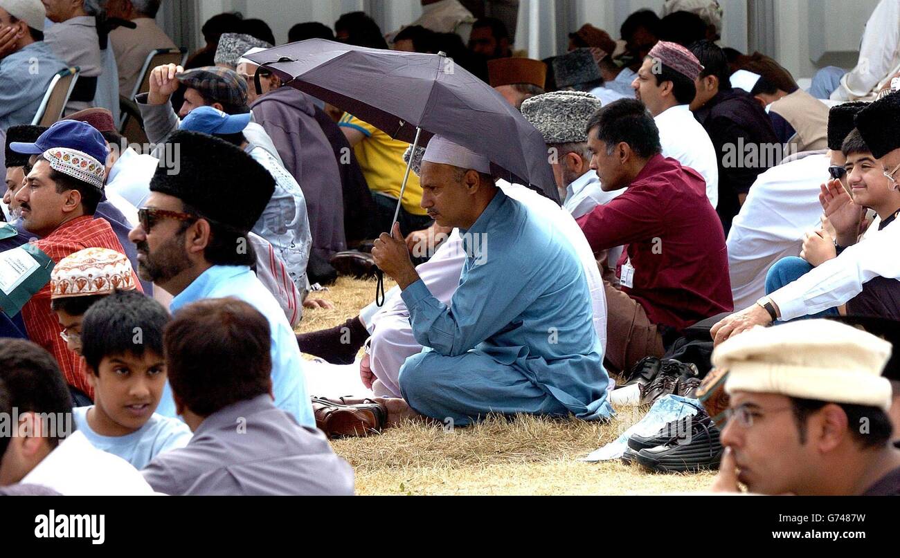 Muslims attending the Ahmadiyya Muslim Convention in Tilford, Surrey ...