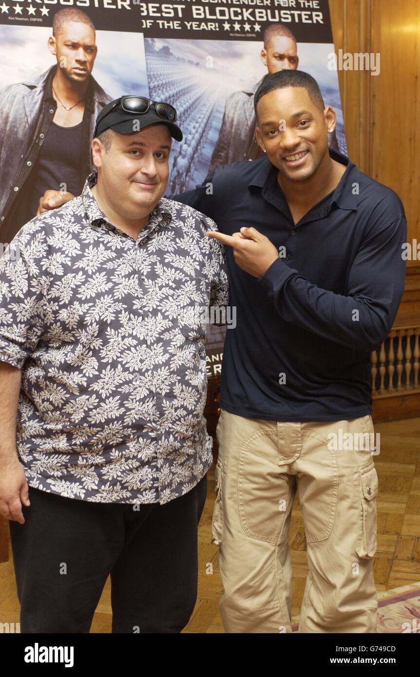 US actor Will Smith (right) and Director Alex Proyas pose for ...
