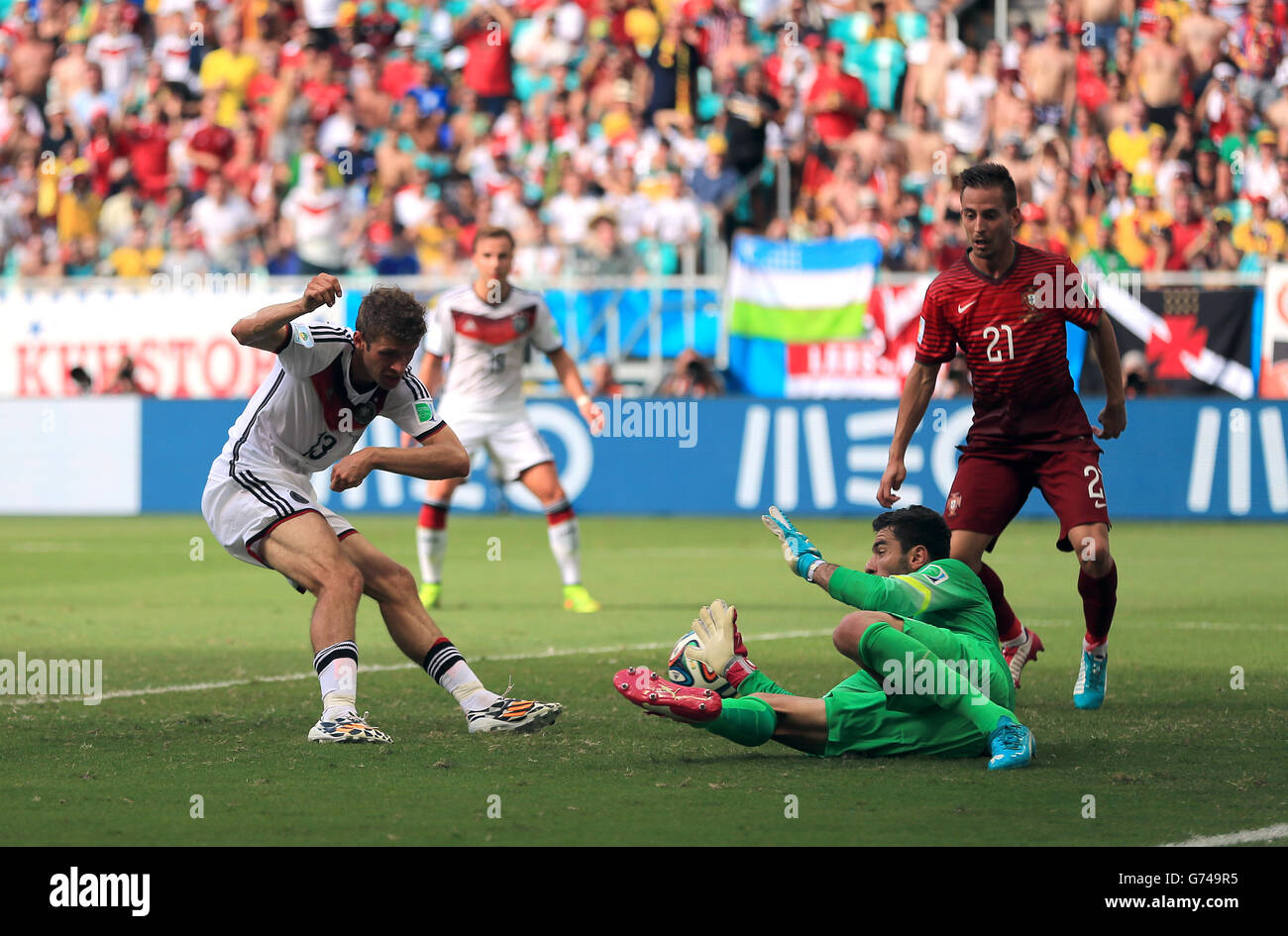 Thomas muller goal hi-res stock photography and images - Alamy