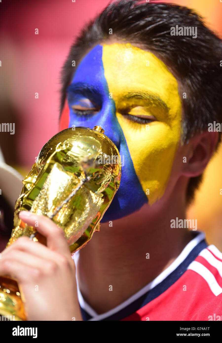 Columbia fans kisses replica world cup trophy kick off hi-res stock ...