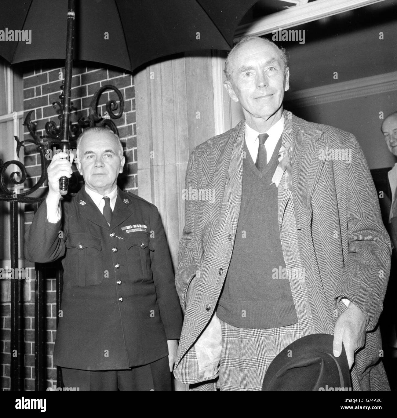 London flying umbrella hi-res stock photography and images - Alamy