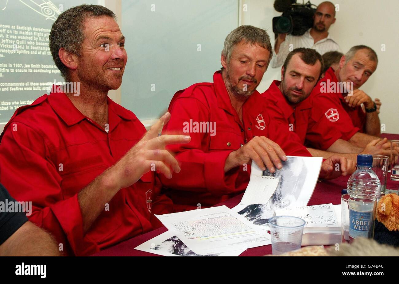 Wave break media hi-res stock photography and images - Alamy