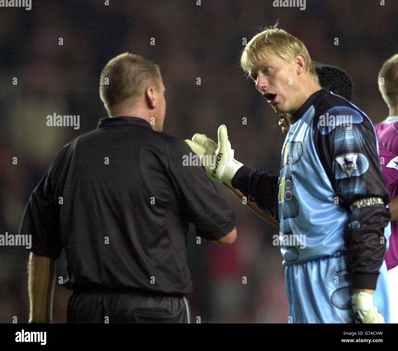 Sport football arguing peter schmeichel hi-res stock photography and ...