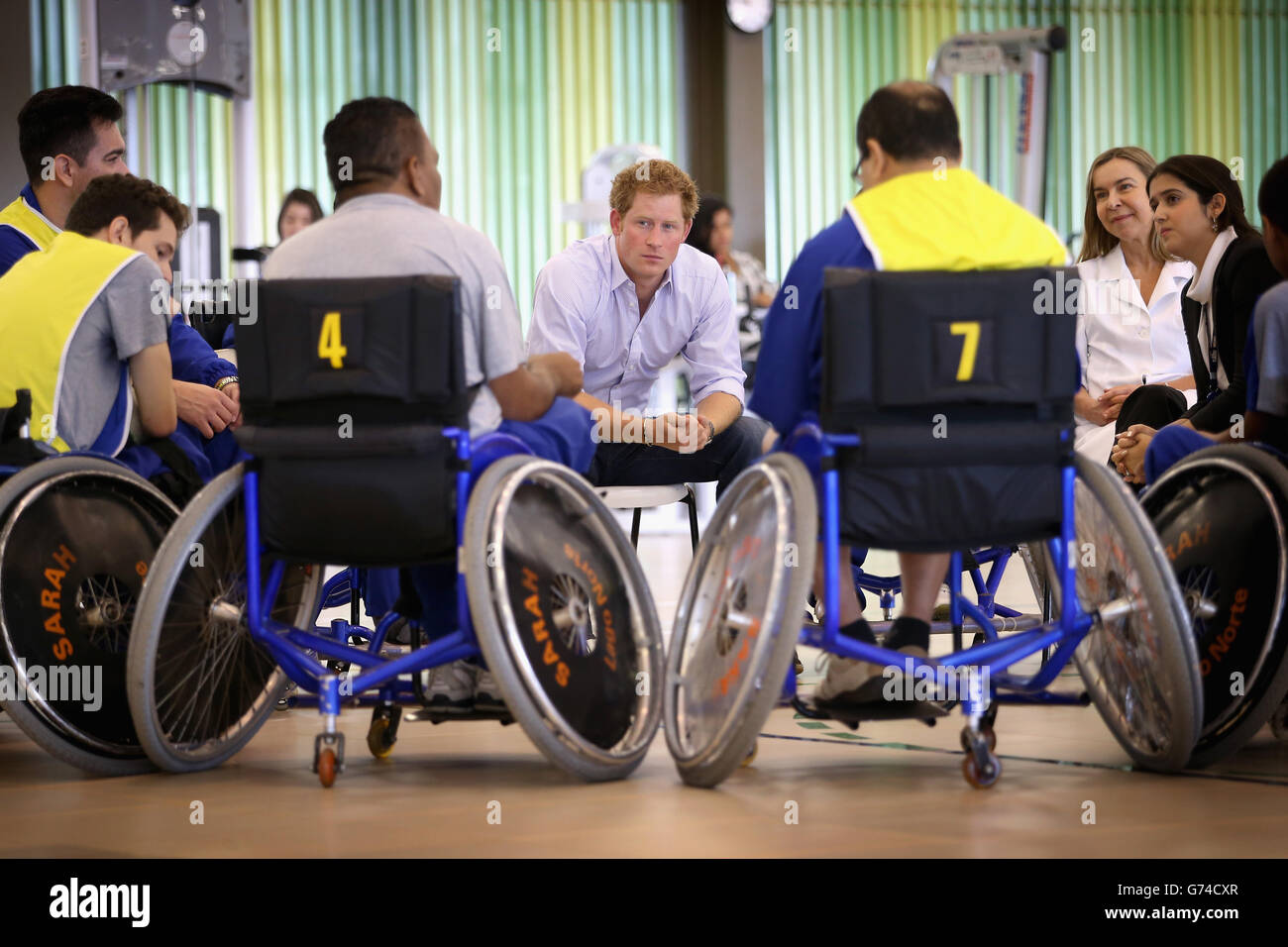 Prince Harry chats to patients in the Rede Sarah Hospital for ...