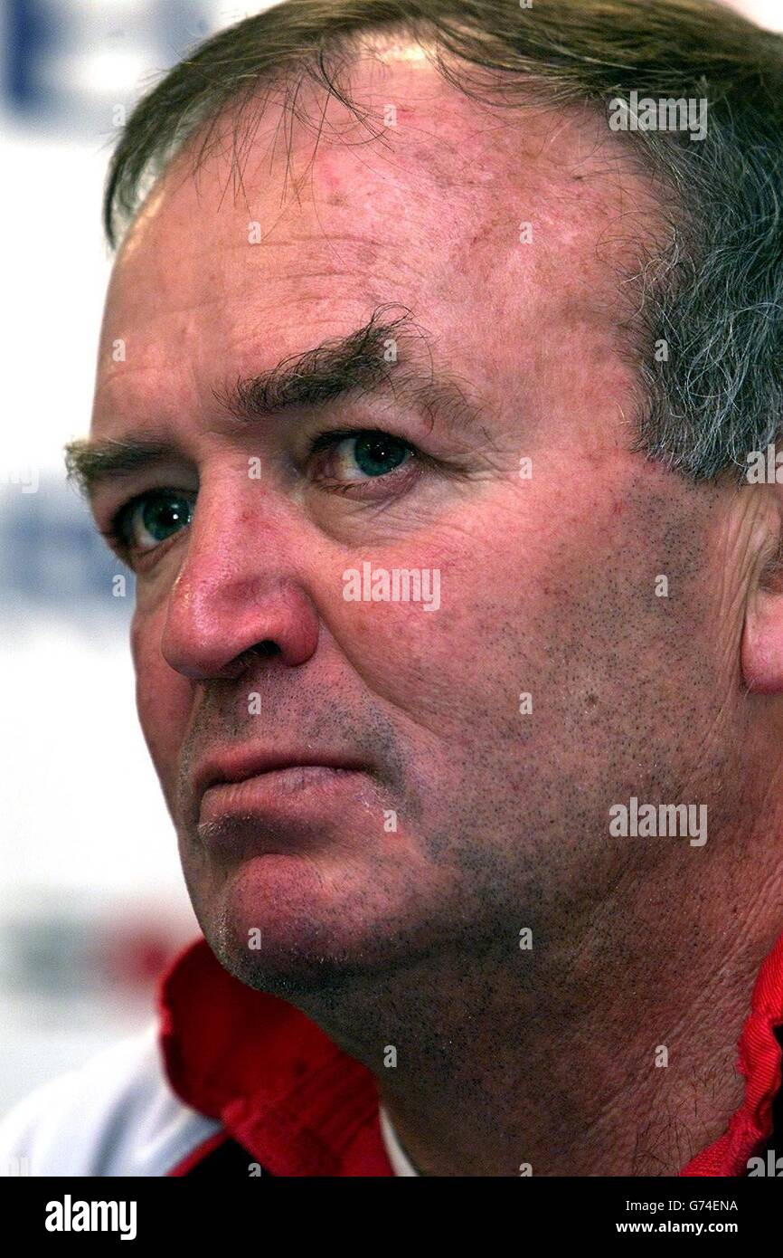 Cardiff Wales coach Graham Henry Stock Photo - Alamy