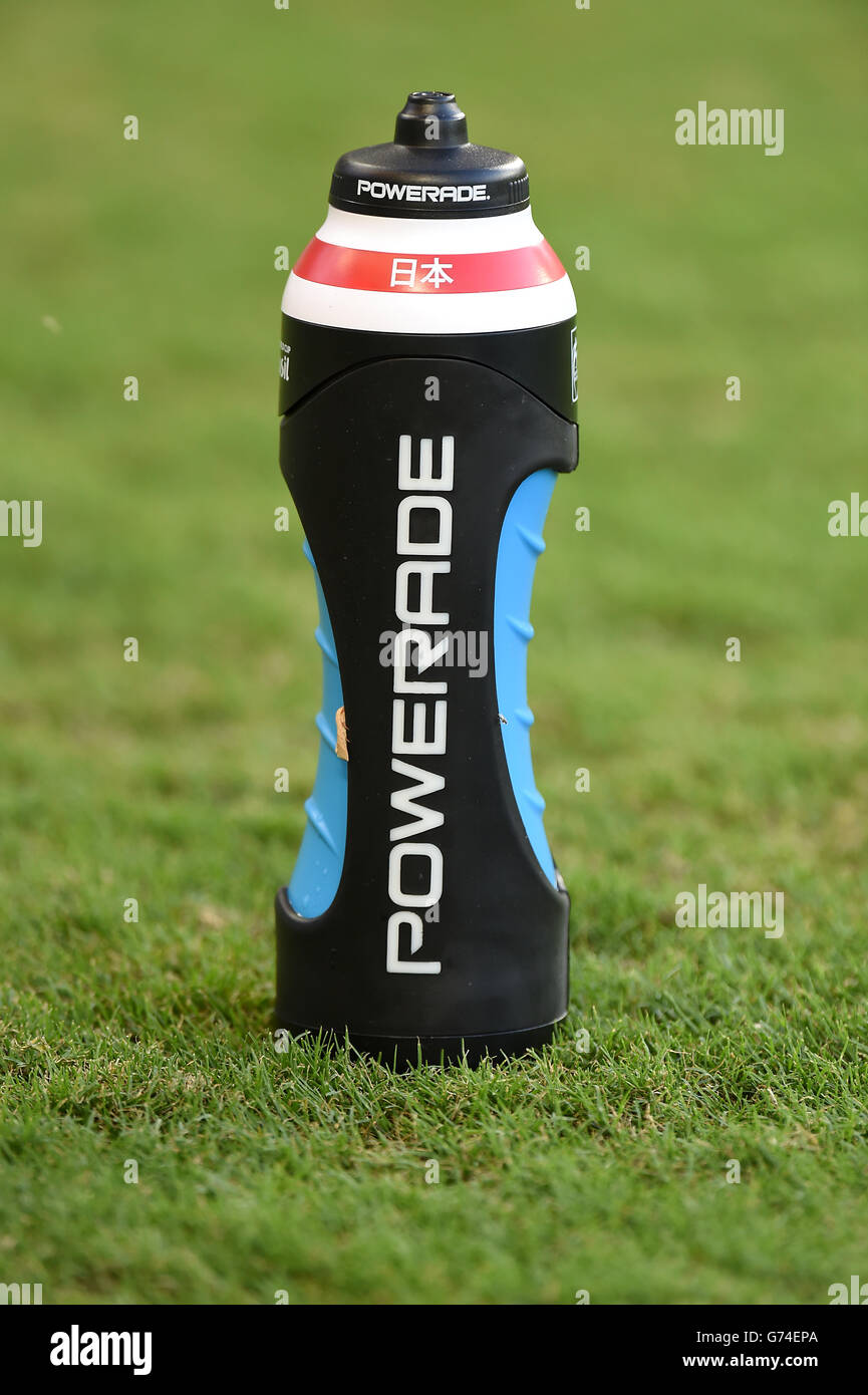 Powerade bottle hi-res stock photography and images - Alamy