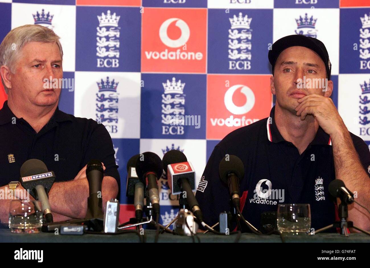 England cricket captian Nasser Hussain (right Stock Photo - Alamy