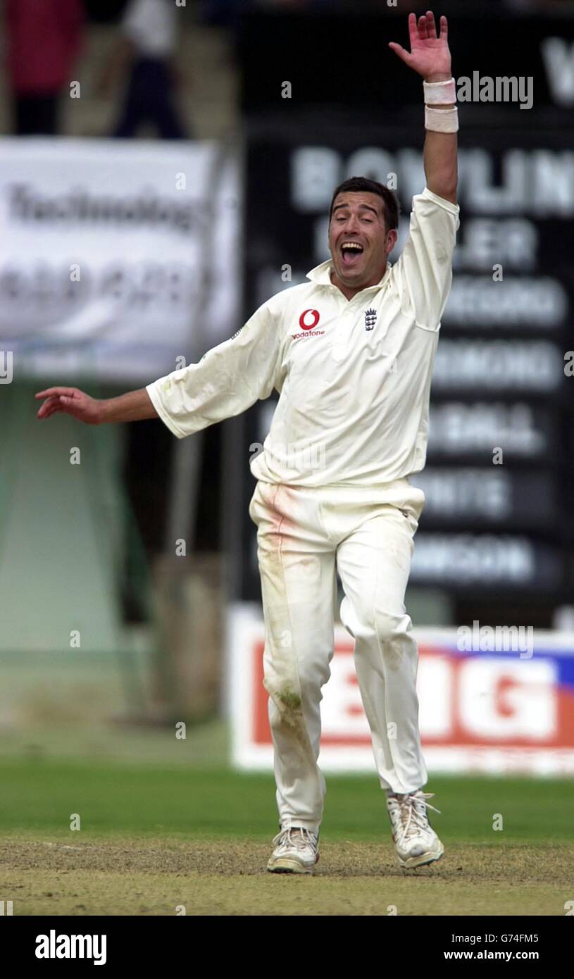England bowler james ormond appeals hi-res stock photography and images ...